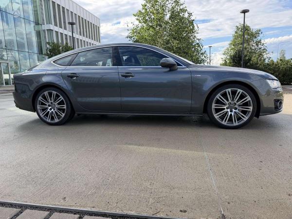 Grey Audi A7 Sportback 2011 in Vilnius, with an engine capacity of 2.97 L and mileage of 240 thousand km for 12600 €, photo 6 on AUTOMOTO.COM.LV
