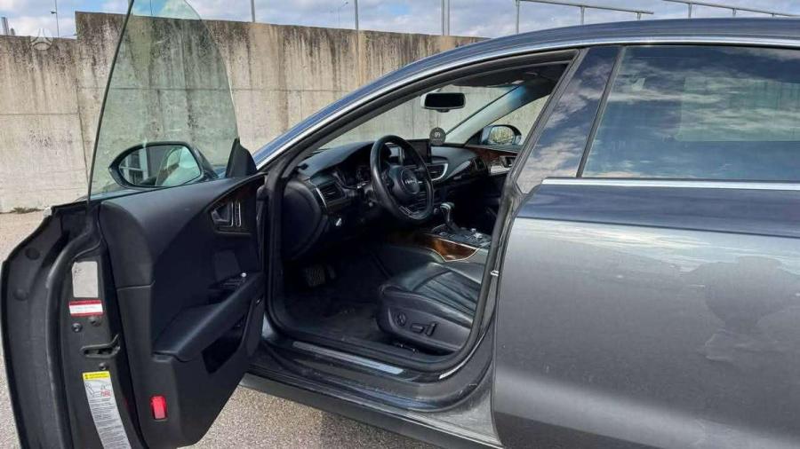 Pelēks Audi A7 Sportback 2013 Viļņa, ar dzinēja tilpumu 3.00 L un nobraukumu 224 tūkst. km par 9700 €, foto 17 vietnē AUTOMOTO.COM.LV