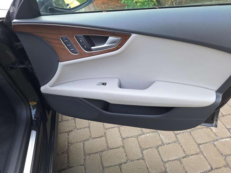 Grey Audi A7 Sportback 2015 in Klaipeda, with an engine capacity of 3.00 L and mileage of 200 thousand km for 15600 €, photo 26 on AUTOMOTO.COM.LV