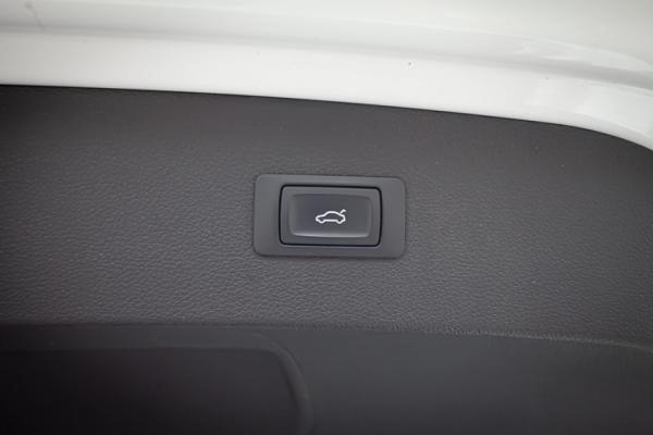 White Audi A7 Sportback 2014 in Riga, with an engine capacity of 3.00 L and mileage of 250 thousand km for 20900 €, photo 3 on AUTOMOTO.COM.LV