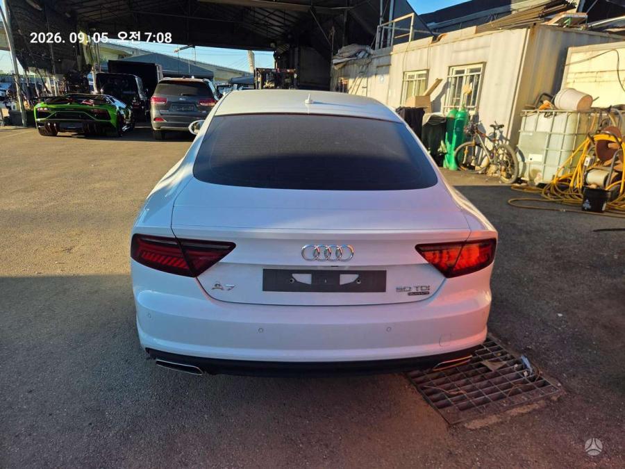 White Audi A7 Sportback 2016 in Kaunas, with an engine capacity of 0.00 L and mileage of 139 thousand km for 16300 €, photo 5 on AUTOMOTO.COM.LV