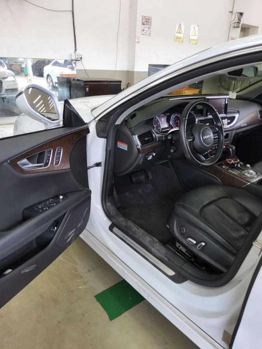 White Audi A7 Sportback 2016 in Kaunas, with an engine capacity of 0.00 L and mileage of 139 thousand km for 16300 €, photo 6 on AUTOMOTO.COM.LV