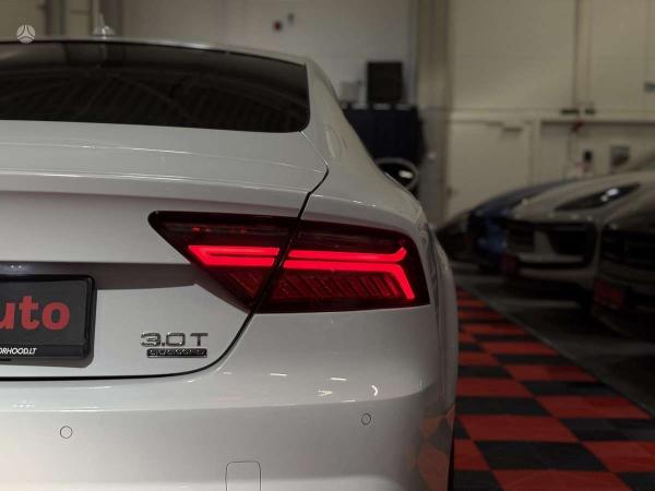 White Audi A7 Sportback 2017 in Vilnius, with an engine capacity of 3.00 L and mileage of 182 thousand km for 13900 €, photo 9 on AUTOMOTO.COM.LV