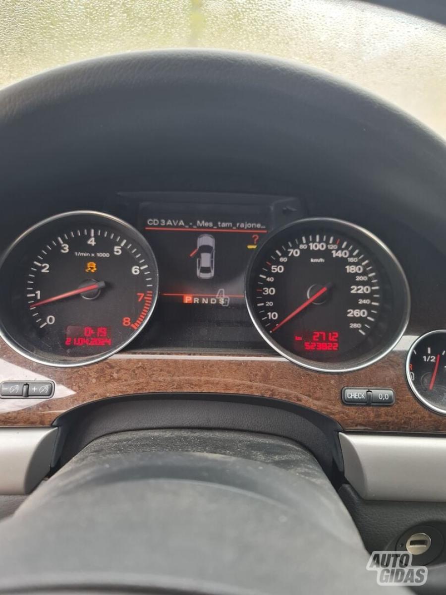Melns Audi A8 2007 Viļņa, ar dzinēja tilpumu 4.20 L un nobraukumu 524 tūkst. km par 3000 €, foto 8 vietnē AUTOMOTO.COM.LV