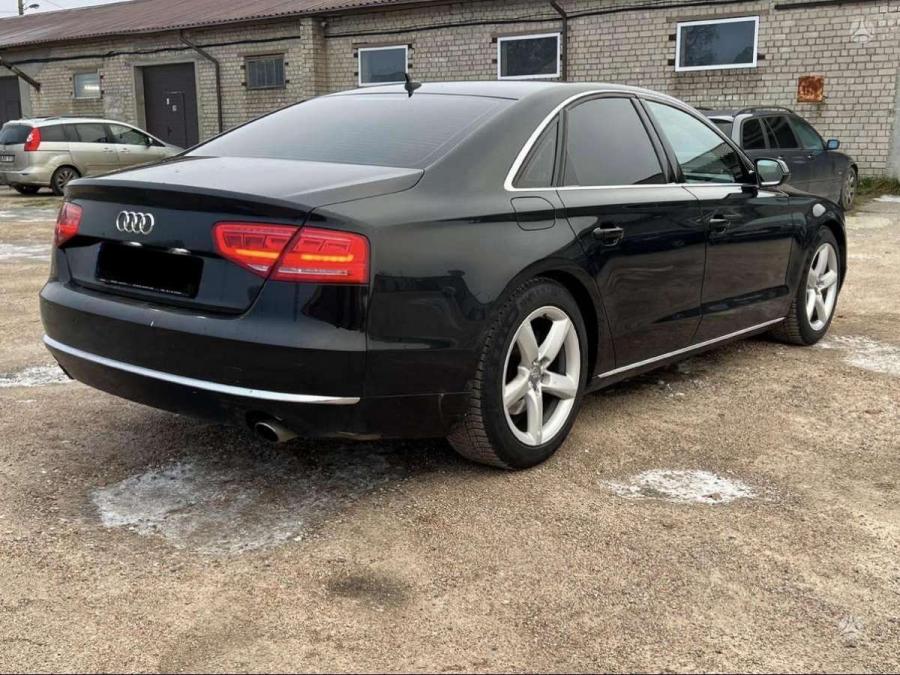 Black Audi A8 2011 in Klaipeda, with an engine capacity of 3.00 L and mileage of 290 thousand km for 5100 €, photo 3 on AUTOMOTO.COM.LV