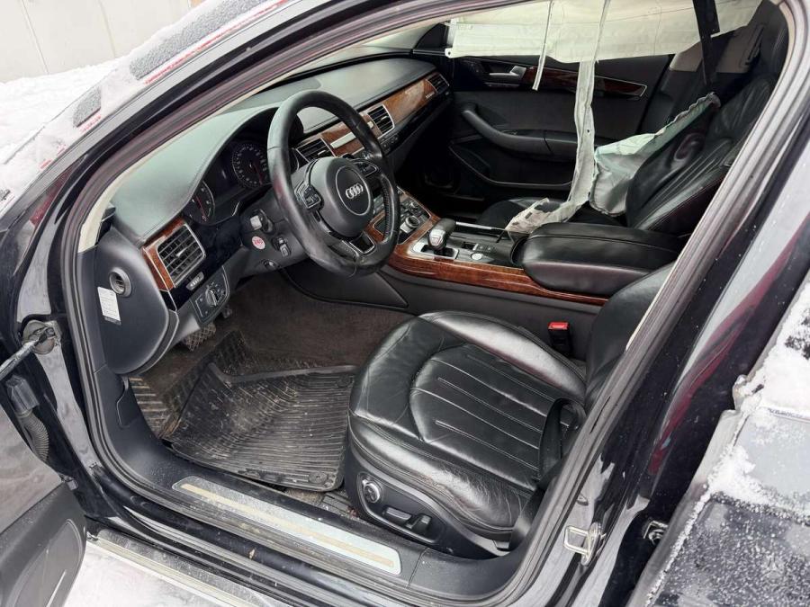 Black Audi A8 2011 in Klaipeda, with an engine capacity of 3.00 L and mileage of 290 thousand km for 5100 €, photo 12 on AUTOMOTO.COM.LV