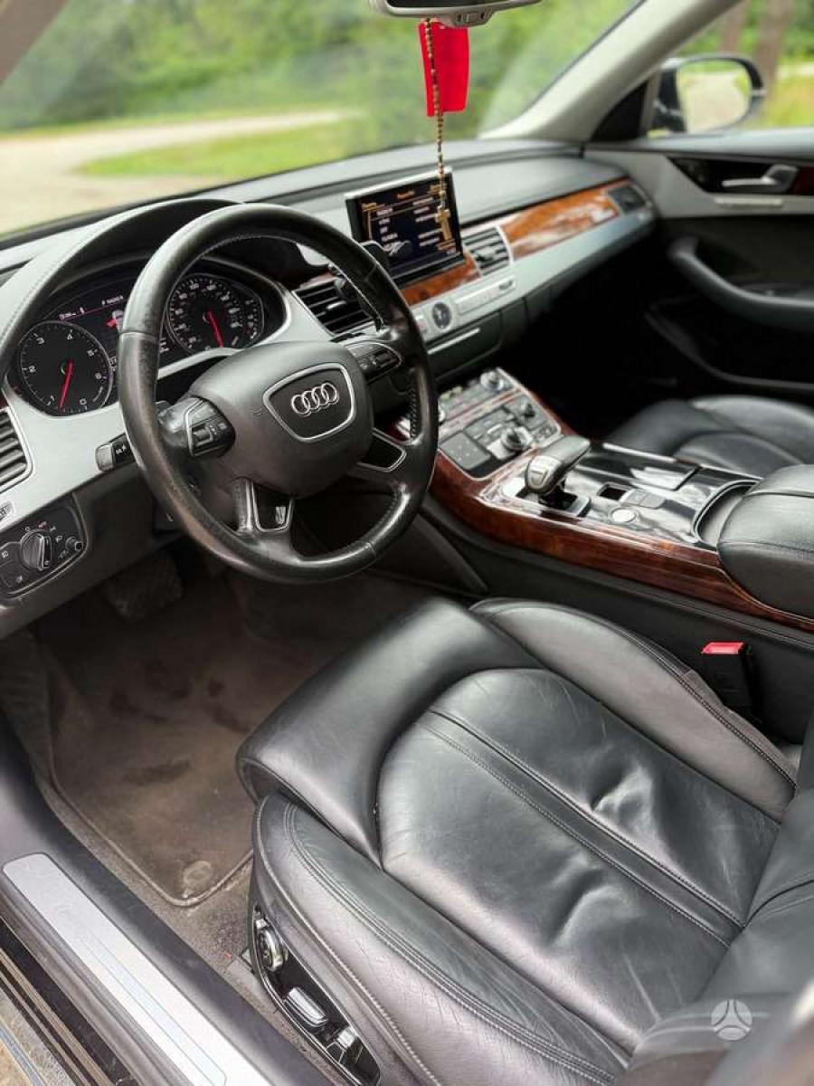 Black Audi A8 2012 in Vilnius, with an engine capacity of 3.00 L and mileage of 343 thousand km for 9250 €, photo 6 on AUTOMOTO.COM.LV