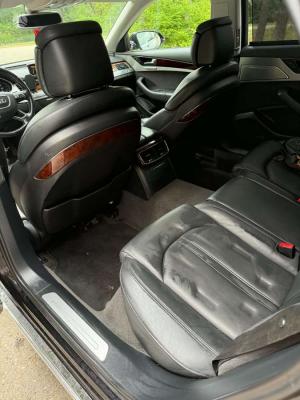 Black Audi A8 2012 in Vilnius, with an engine capacity of 3.00 L and mileage of 343 thousand km for 9250 €, photo 10 on AUTOMOTO.COM.LV