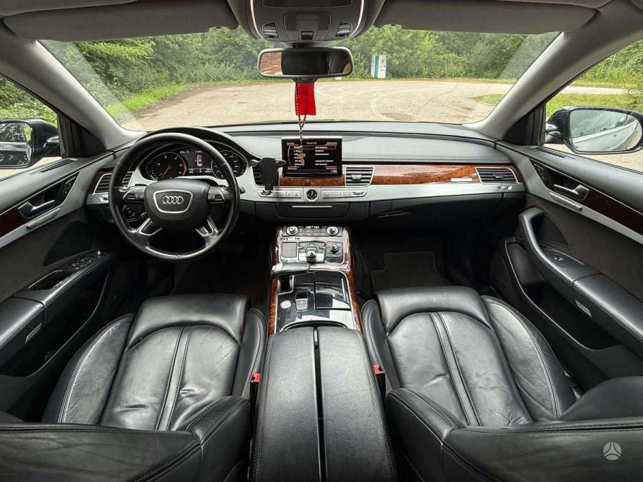 Black Audi A8 2012 in Vilnius, with an engine capacity of 3.00 L and mileage of 343 thousand km for 9250 €, photo 11 on AUTOMOTO.COM.LV