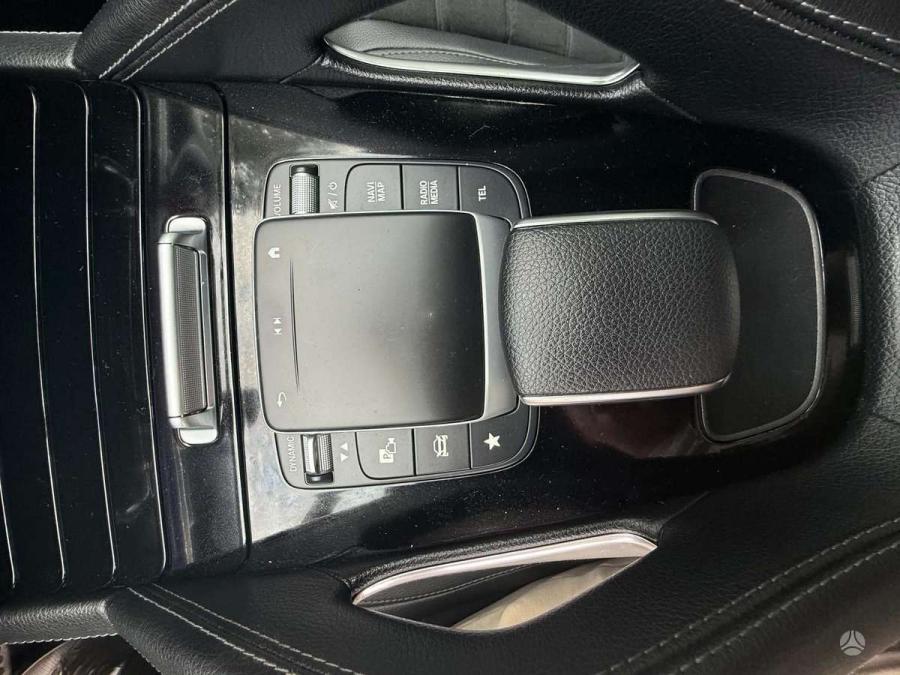 Black Audi A8 2012 in Vilnius, with an engine capacity of 3.00 L and mileage of 343 thousand km for 9250 €, photo 12 on AUTOMOTO.COM.LV