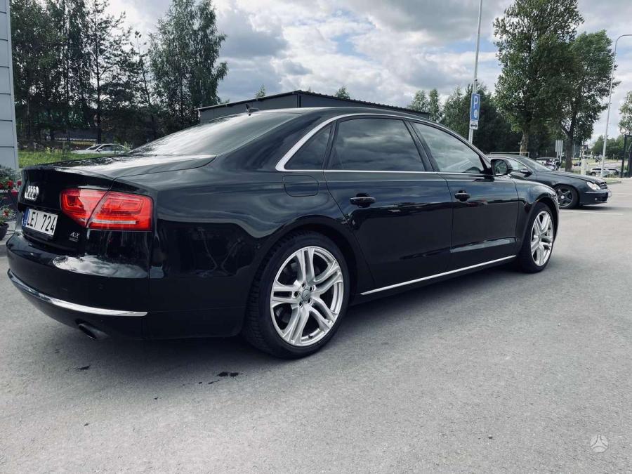 Melns Audi A8 2012 Viļņa, ar dzinēja tilpumu 4.16 L un nobraukumu 297 tūkst. km par 12100 €, foto 1 vietnē AUTOMOTO.COM.LV