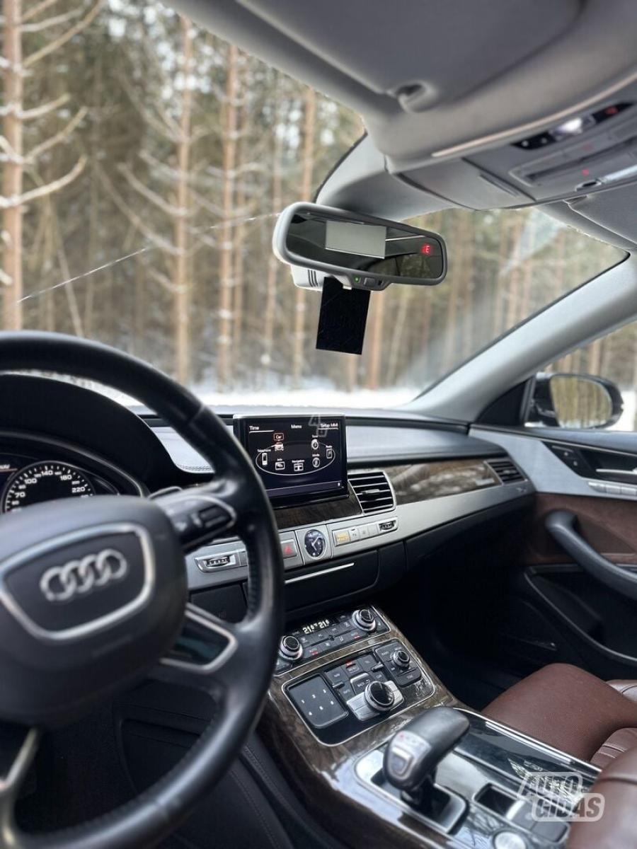 Black Audi A8 2013 in Kaunas, with an engine capacity of 4.00 L and mileage of 232 thousand km for 14600 €, photo 13 on AUTOMOTO.COM.LV