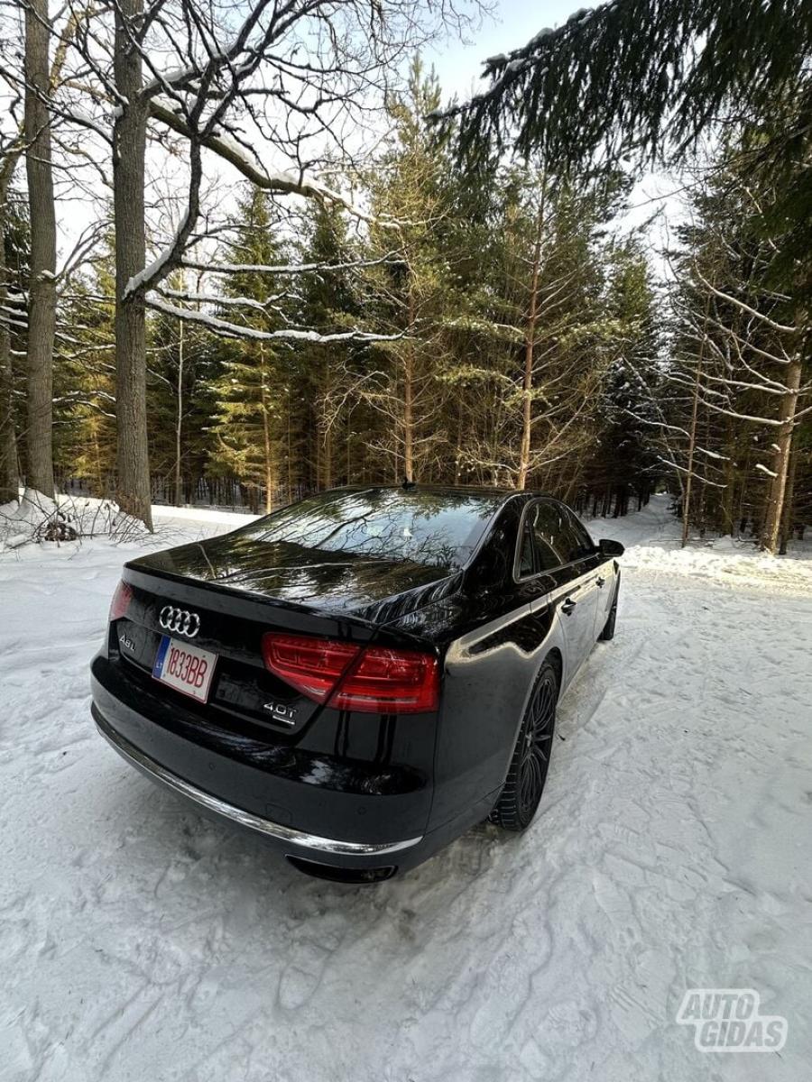 Black Audi A8 2013 in Kaunas, with an engine capacity of 4.00 L and mileage of 232 thousand km for 14600 €, photo 22 on AUTOMOTO.COM.LV