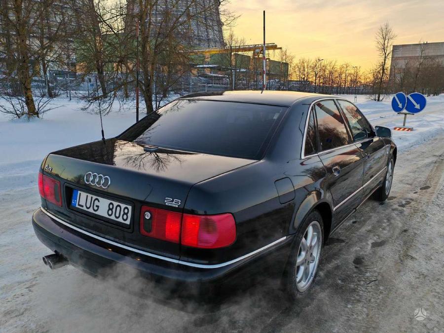 Black Audi A8 2000 in Vilnius, with an engine capacity of 2.77 L and mileage of 276 thousand km for 3800 €, photo 3 on AUTOMOTO.COM.LV