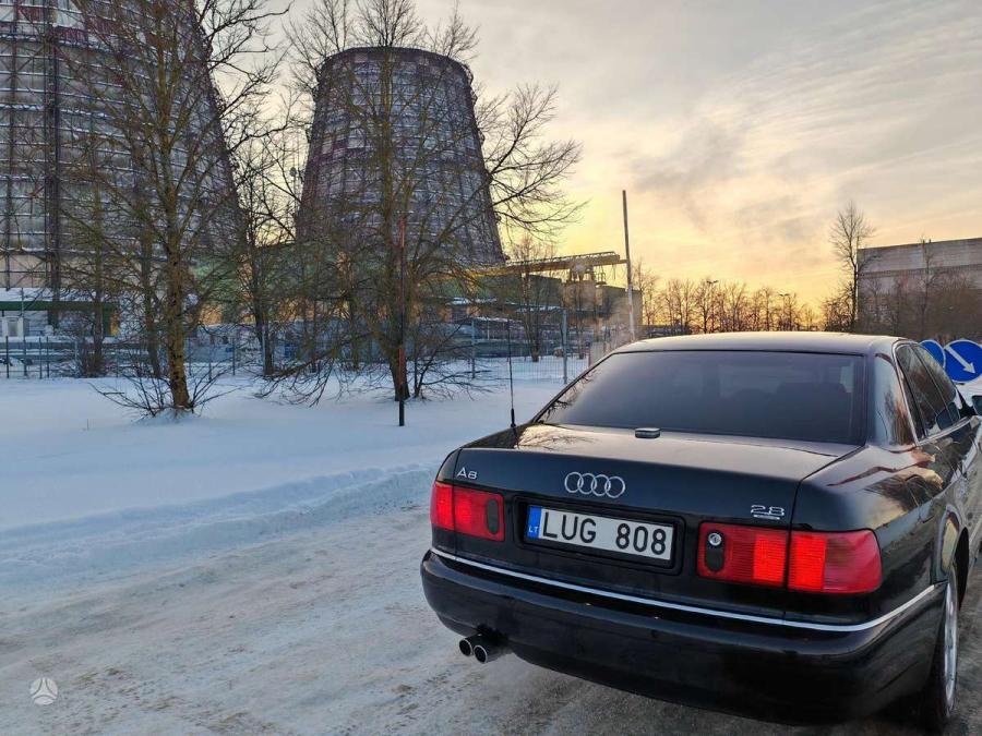 Black Audi A8 2000 in Vilnius, with an engine capacity of 2.77 L and mileage of 276 thousand km for 3800 €, photo 8 on AUTOMOTO.COM.LV