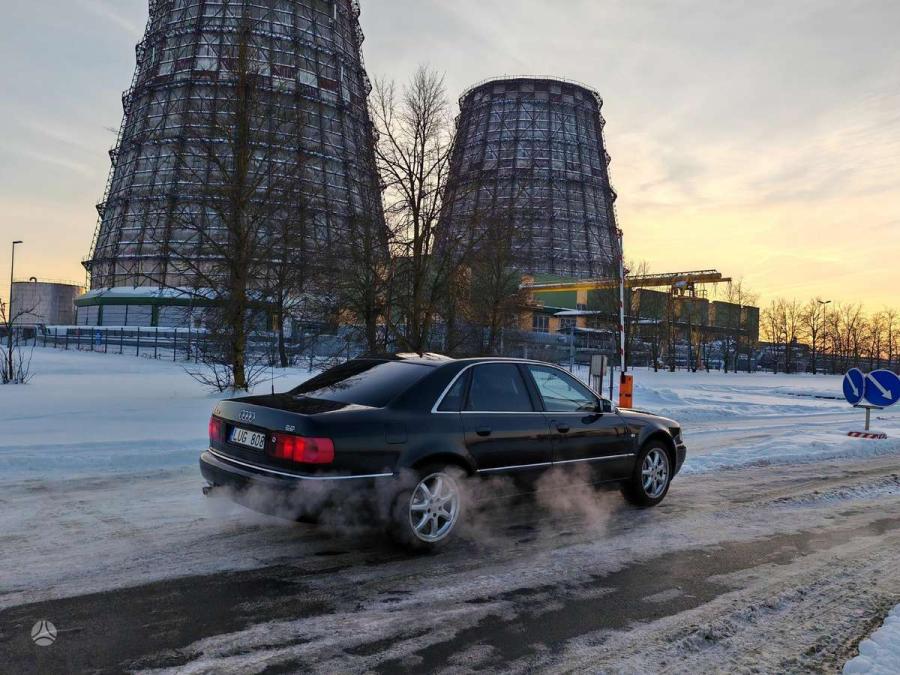 Black Audi A8 2000 in Vilnius, with an engine capacity of 2.77 L and mileage of 276 thousand km for 3800 €, photo 11 on AUTOMOTO.COM.LV