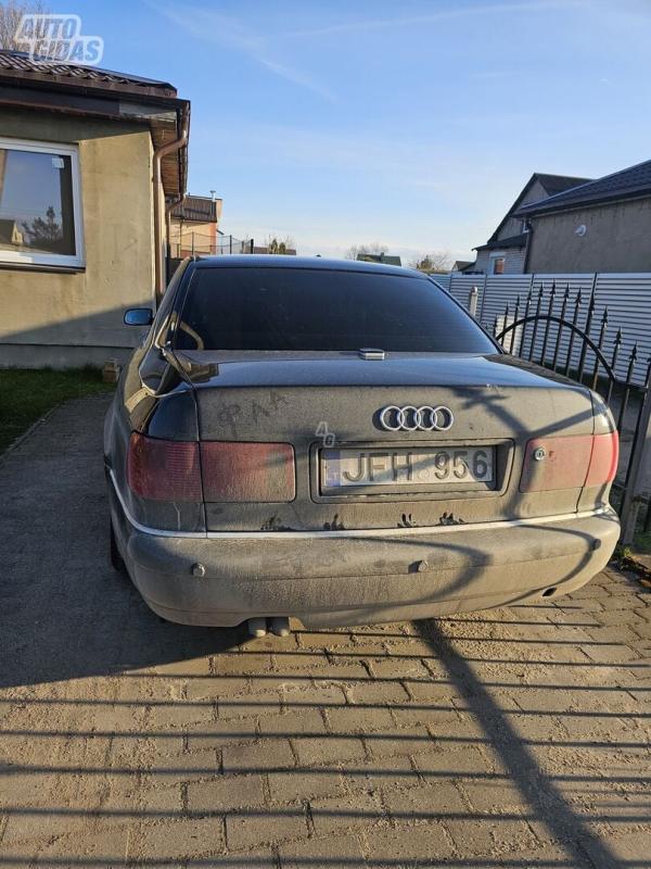Black Audi A8 2000 in Vilnius, with an engine capacity of 2.50 L and mileage of 350 thousand km for 950 €, photo 2 on AUTOMOTO.COM.LV