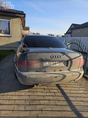 Melns Audi A8 2000 Viļņa, ar dzinēja tilpumu 2.50 L un nobraukumu 350 tūkst. km par 950 €, foto 3 vietnē AUTOMOTO.COM.LV