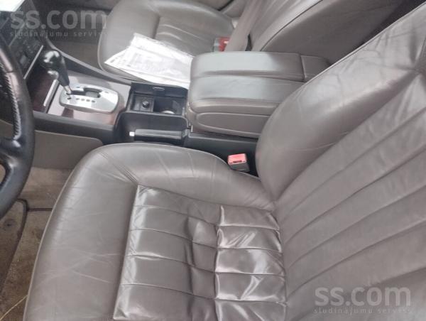 Black Audi A8 2002 in Daugavpils, with an engine capacity of 3.70 L and mileage of 398 thousand km for 2000 €, photo 8 on AUTOMOTO.COM.LV
