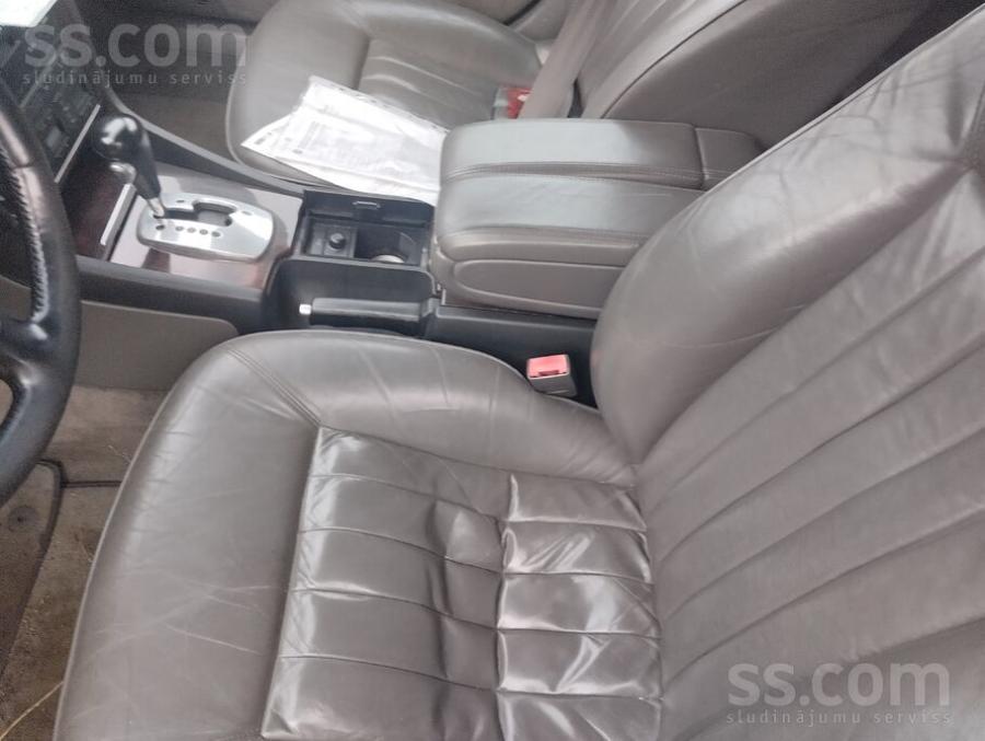 Black Audi A8 2002 in Daugavpils, with an engine capacity of 3.70 L and mileage of 398 thousand km for 2000 €, photo 9 on AUTOMOTO.COM.LV
