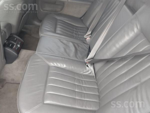 Black Audi A8 2002 in Daugavpils, with an engine capacity of 3.70 L and mileage of 398 thousand km for 2000 €, photo 9 on AUTOMOTO.COM.LV