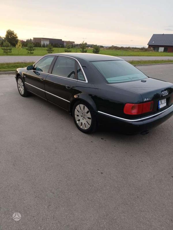 Black Audi A8 2002 in Kaunas, with an engine capacity of 4.20 L and mileage of 469 thousand km for 3990 €, photo 5 on AUTOMOTO.COM.LV