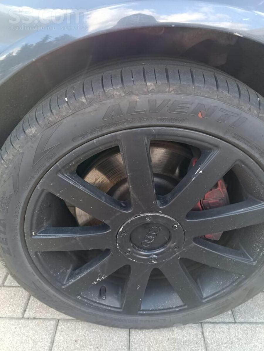Black Audi A8 2003 in Riga, with an engine capacity of 4.00 L and mileage of 340 thousand km for 3650 €, photo 7 on AUTOMOTO.COM.LV