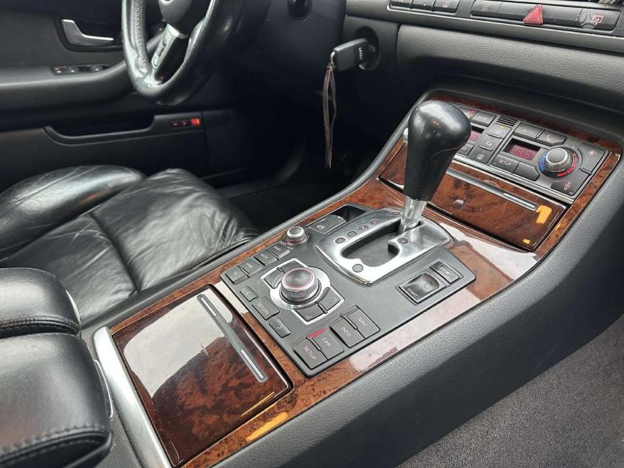 Melns Audi A8 2004 Viļņa, ar dzinēja tilpumu 2.97 L un nobraukumu 404 tūkst. km par 1500 €, foto 11 vietnē AUTOMOTO.COM.LV