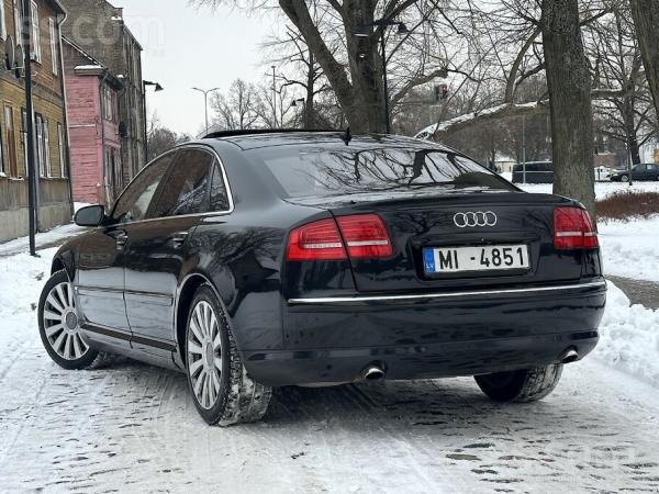 Black Audi A8 2004 in Jelgava, with an engine capacity of 4.00 L and mileage of 320 thousand km for 5950 €, photo 2 on AUTOMOTO.COM.LV