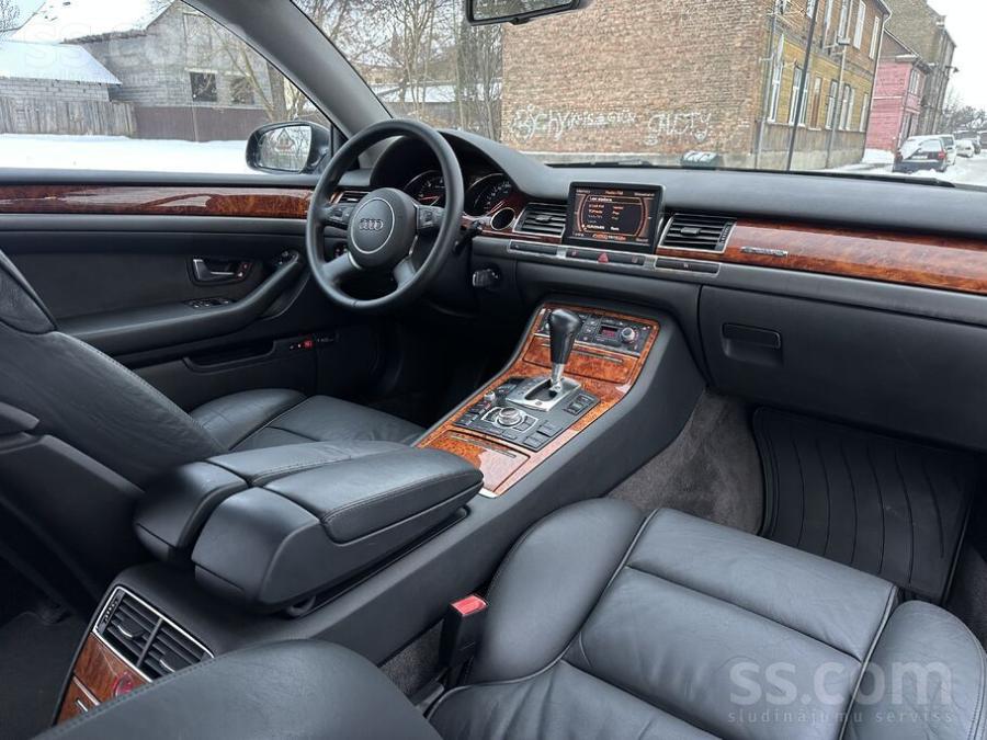 Black Audi A8 2004 in Jelgava, with an engine capacity of 4.00 L and mileage of 320 thousand km for 5950 €, photo 16 on AUTOMOTO.COM.LV