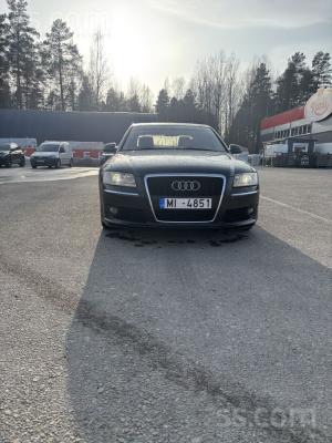 Melns Audi A8 2004 Valmiera, ar dzinēja tilpumu 4.00 L un nobraukumu 323 tūkst. km par 5200 €, foto  vietnē AUTOMOTO.COM.LV