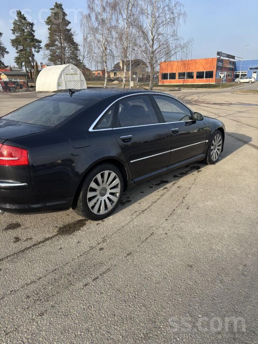 Melns Audi A8 2004 Valmiera, ar dzinēja tilpumu 4.00 L un nobraukumu 323 tūkst. km par 5200 €, foto 4 vietnē AUTOMOTO.COM.LV