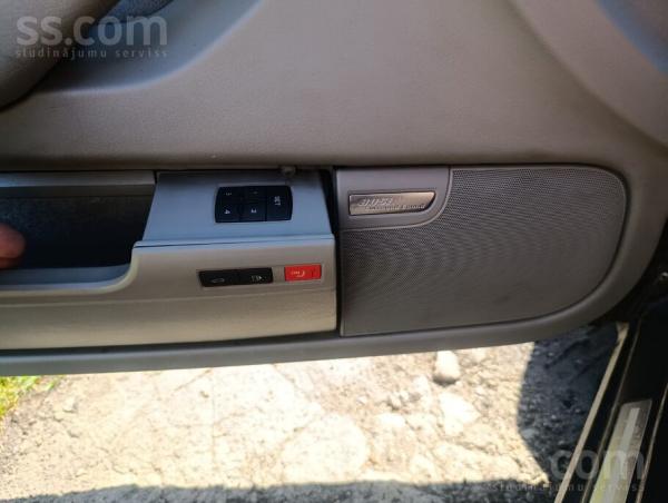 Black Audi A8 2004 in Bauska, with an engine capacity of 3.00 L and mileage of 371 thousand km for 6500 €, photo 5 on AUTOMOTO.COM.LV