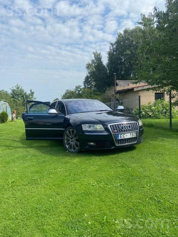 Black Audi A8 2004 in Bauska, with an engine capacity of 3.00 L and mileage of 371 thousand km for 6500 €, photo 6 on AUTOMOTO.COM.LV