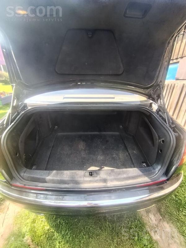 Black Audi A8 2004 in Bauska, with an engine capacity of 3.00 L and mileage of 371 thousand km for 6500 €, photo 8 on AUTOMOTO.COM.LV