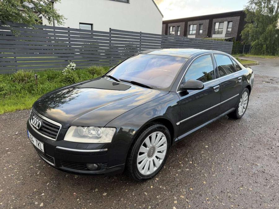 Black Audi A8 2004 in Vilnius, with an engine capacity of 3.94 L and mileage of 442 thousand km for 2999 €, photo 1 on AUTOMOTO.COM.LV
