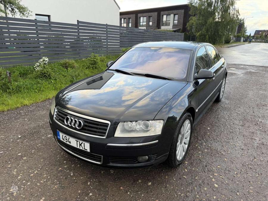 Black Audi A8 2004 in Vilnius, with an engine capacity of 3.94 L and mileage of 442 thousand km for 2999 €, photo 3 on AUTOMOTO.COM.LV