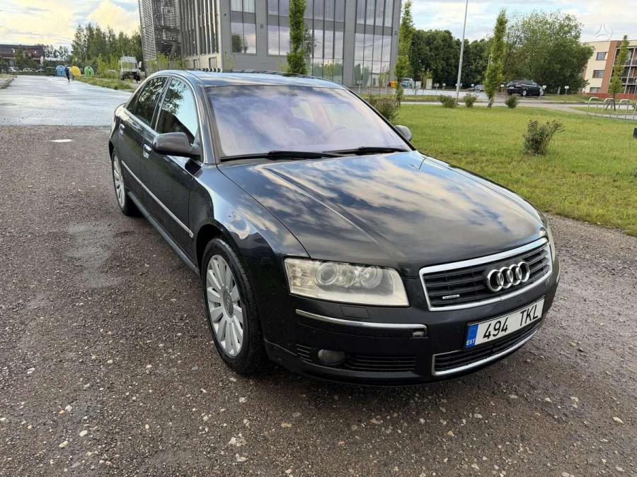 Black Audi A8 2004 in Vilnius, with an engine capacity of 3.94 L and mileage of 442 thousand km for 2999 €, photo 4 on AUTOMOTO.COM.LV