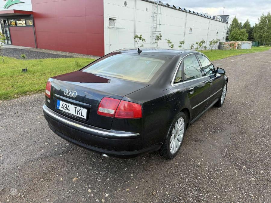 Black Audi A8 2004 in Vilnius, with an engine capacity of 3.94 L and mileage of 442 thousand km for 2999 €, photo 8 on AUTOMOTO.COM.LV