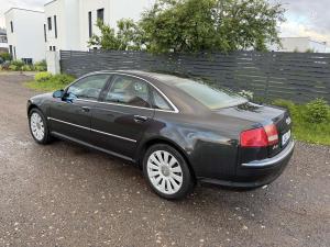 Black Audi A8 2004 in Vilnius, with an engine capacity of 3.94 L and mileage of 442 thousand km for 2999 €, photo 10 on AUTOMOTO.COM.LV