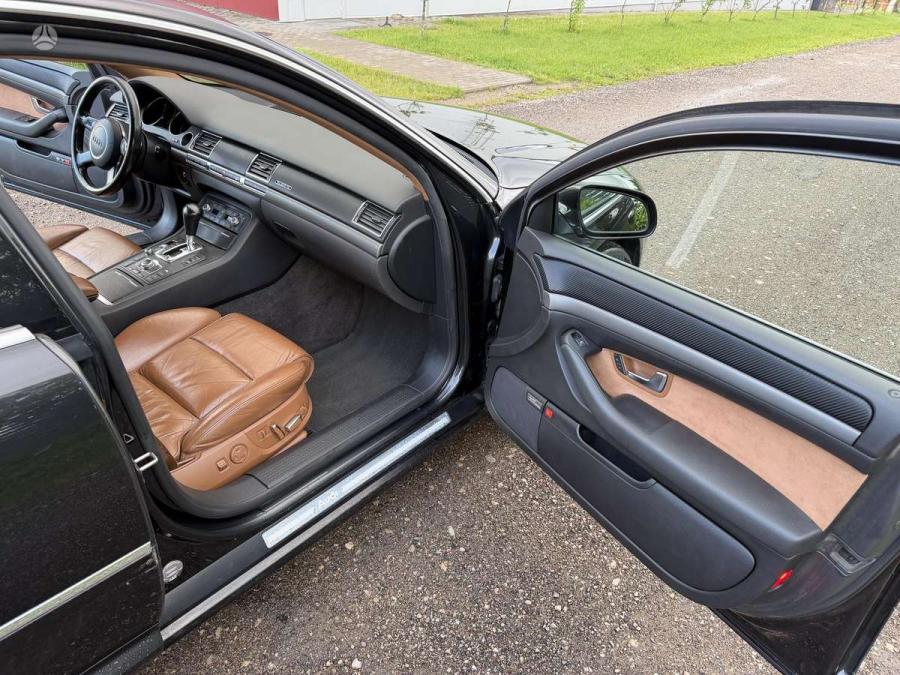 Black Audi A8 2004 in Vilnius, with an engine capacity of 3.94 L and mileage of 442 thousand km for 2999 €, photo 15 on AUTOMOTO.COM.LV