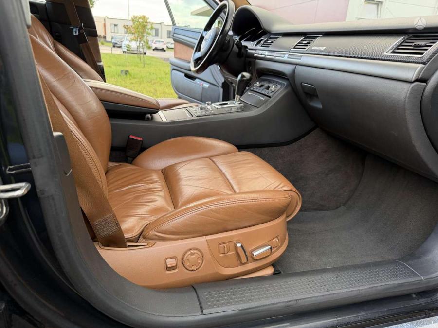 Black Audi A8 2004 in Vilnius, with an engine capacity of 3.94 L and mileage of 442 thousand km for 2999 €, photo 16 on AUTOMOTO.COM.LV