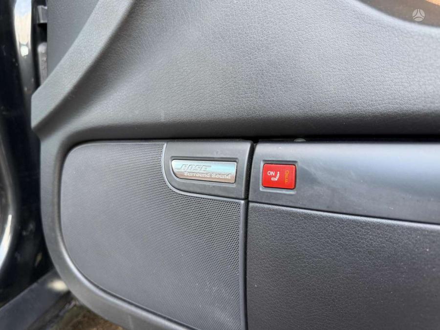 Black Audi A8 2004 in Vilnius, with an engine capacity of 3.94 L and mileage of 442 thousand km for 2999 €, photo 17 on AUTOMOTO.COM.LV