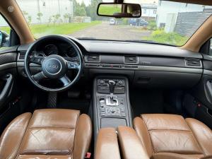 Black Audi A8 2004 in Vilnius, with an engine capacity of 3.94 L and mileage of 442 thousand km for 2999 €, photo 18 on AUTOMOTO.COM.LV
