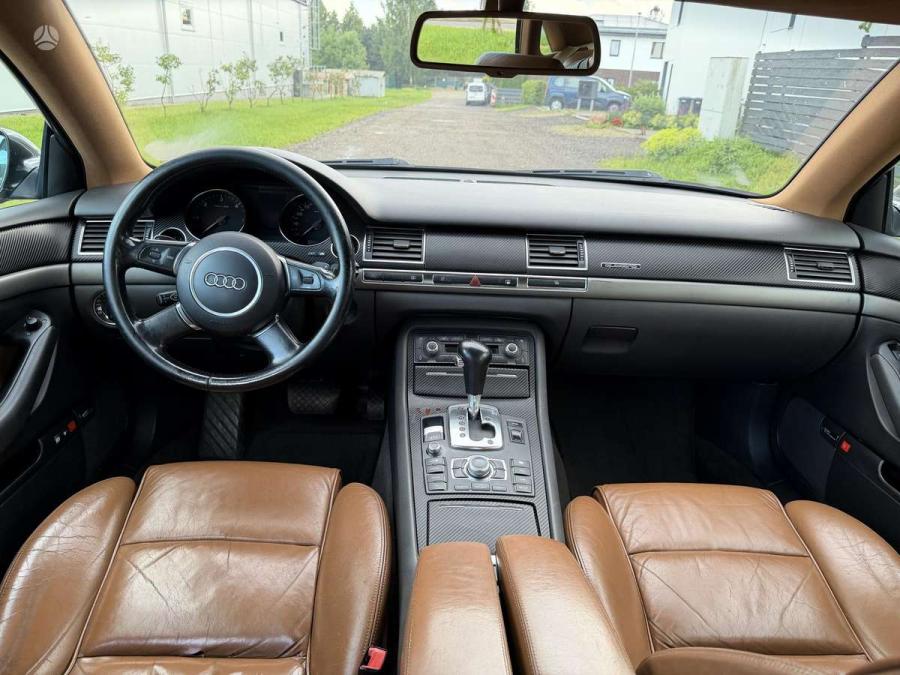 Black Audi A8 2004 in Vilnius, with an engine capacity of 3.94 L and mileage of 442 thousand km for 2999 €, photo 18 on AUTOMOTO.COM.LV