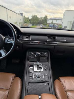 Black Audi A8 2004 in Vilnius, with an engine capacity of 3.94 L and mileage of 442 thousand km for 2999 €, photo 19 on AUTOMOTO.COM.LV