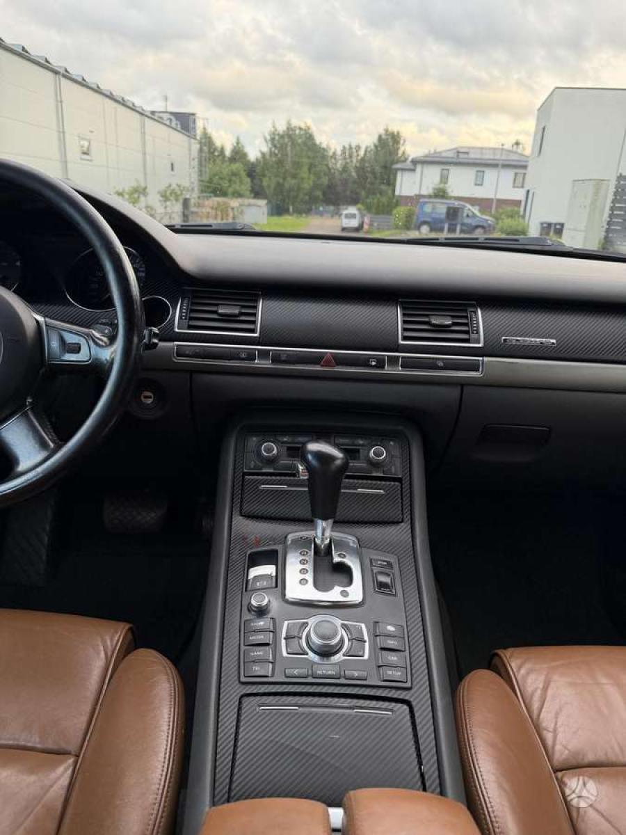 Black Audi A8 2004 in Vilnius, with an engine capacity of 3.94 L and mileage of 442 thousand km for 2999 €, photo 19 on AUTOMOTO.COM.LV