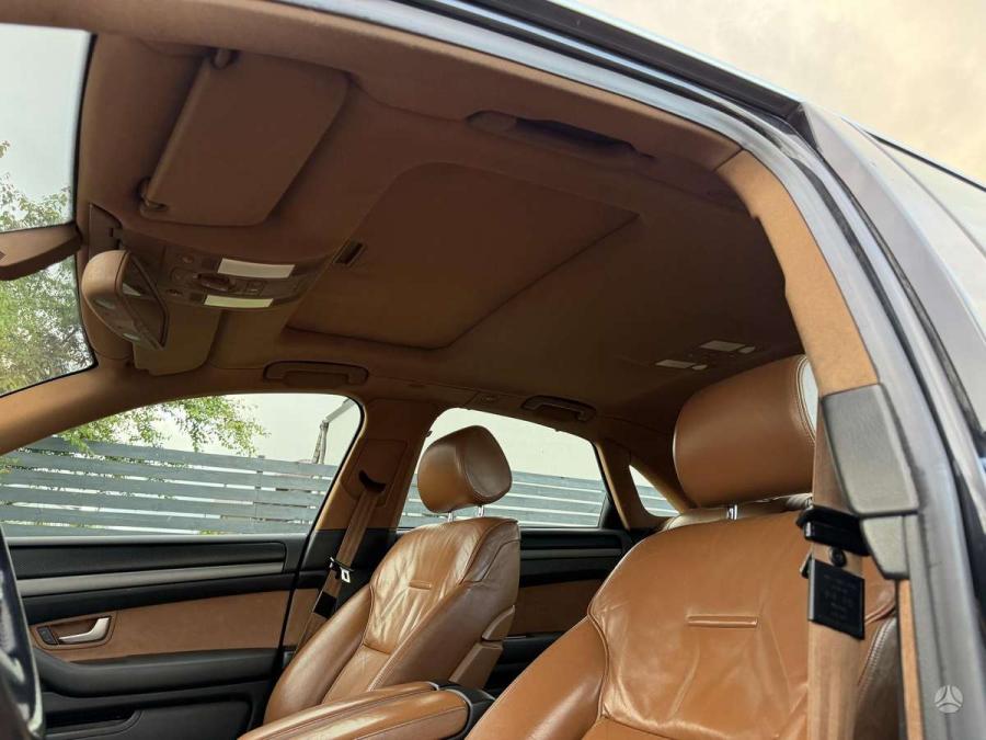 Black Audi A8 2004 in Vilnius, with an engine capacity of 3.94 L and mileage of 442 thousand km for 2999 €, photo 20 on AUTOMOTO.COM.LV