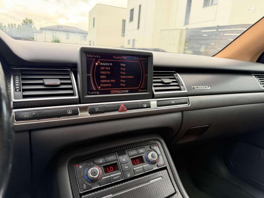 Black Audi A8 2004 in Vilnius, with an engine capacity of 3.94 L and mileage of 442 thousand km for 2999 €, photo 21 on AUTOMOTO.COM.LV