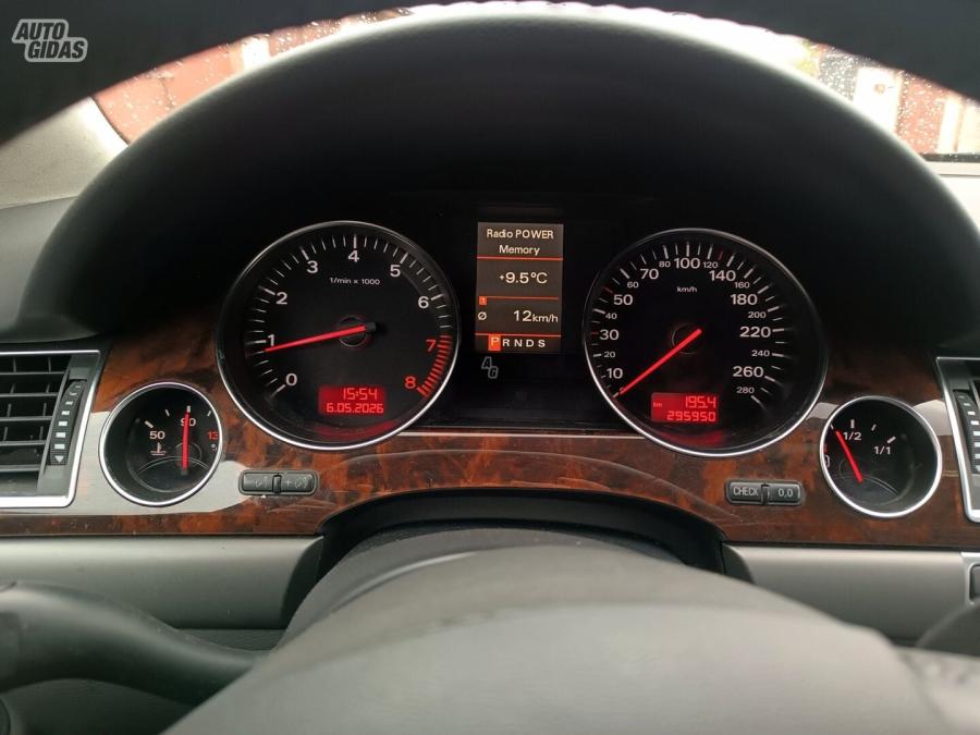 Melns Audi A8 2005 Šauļi, ar dzinēja tilpumu 3.20 L un nobraukumu 290 tūkst. km par 3300 €, foto 24 vietnē AUTOMOTO.COM.LV